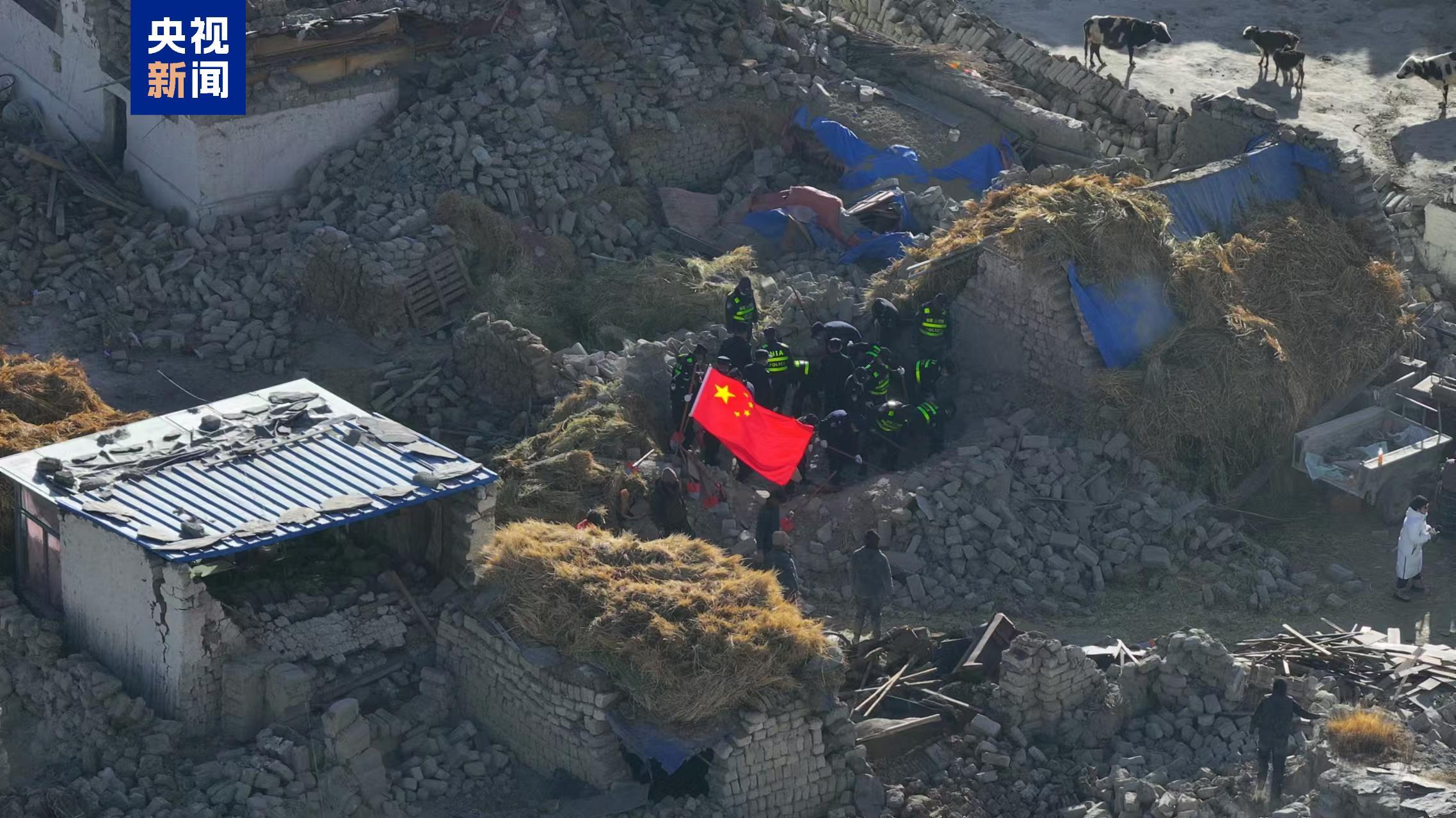 震区最新航拍画面，西藏定日县地震救援正在进行