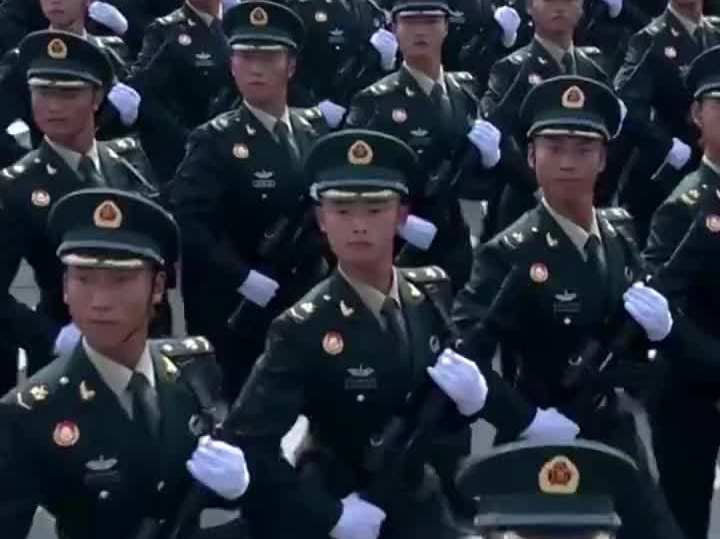 DF61导弹亮相阅兵场